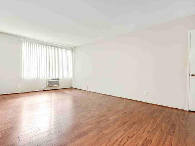 Burton Square Studio Apartment for Rent at 8660 Burton Way, Los Angeles, CA 90048 Mid City West