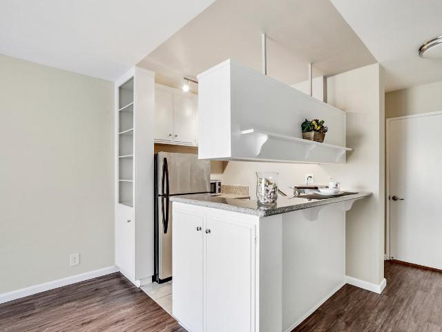 Burton Square Studio Apartment for Rent at 8660 Burton Way, Los Angeles, CA 90048 Mid City West