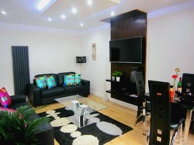 Burton Road Room 7 Dark Blue