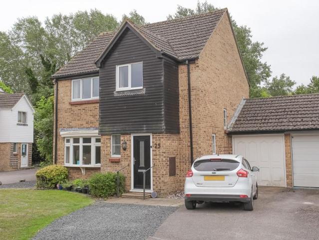 Burwell Meadow, Witney 4 bed detached house to rent £1,995 pcm £460 pw