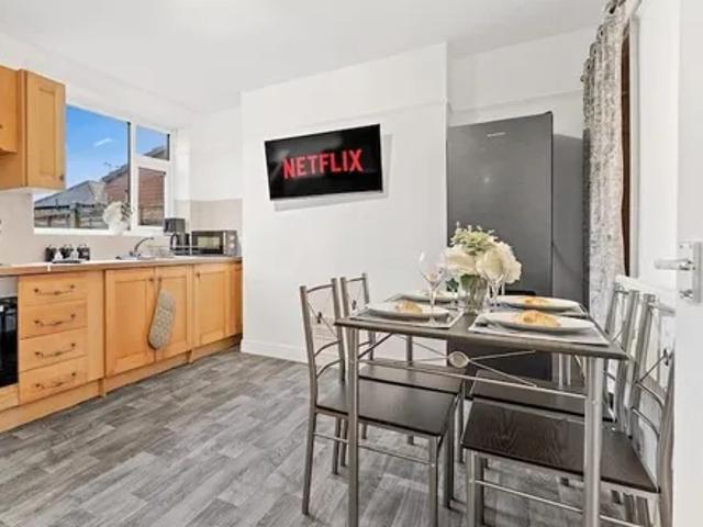 Bury, M25 0FH, United Kingdom | 3 bed house for rent #164418319 | Rentberry