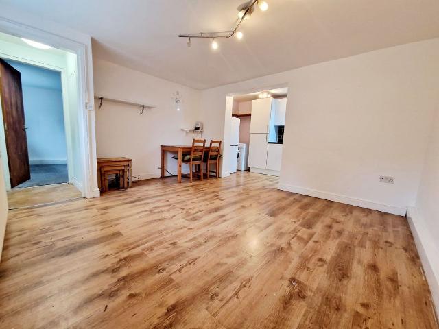 Bury New Road, Prestwich M25, 1 bed flat to rent, £750 pcm | PrimeLocation