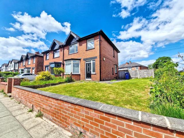 Bury New Road, Whitefield M45, 3 bed semi detached house to rent, £1,200 pcm | PrimeLocation