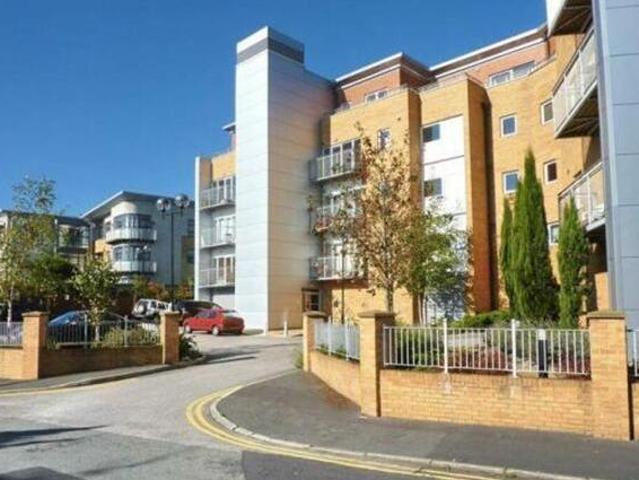 Bury Old Road, Whitefield, 2 Bedroom Flat