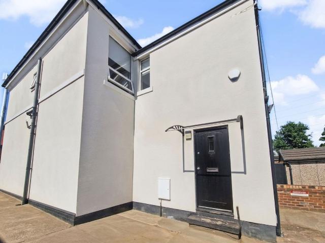 Bury Old Road, Whitefield M45, 1 bed flat to rent, £850 pcm | PrimeLocation