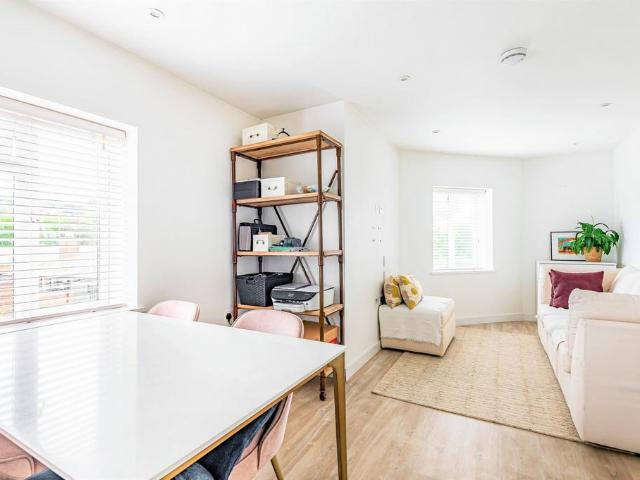 Bury Fields, Guildford, GU2 1 bed flat to rent £1,650 pcm £381 pw