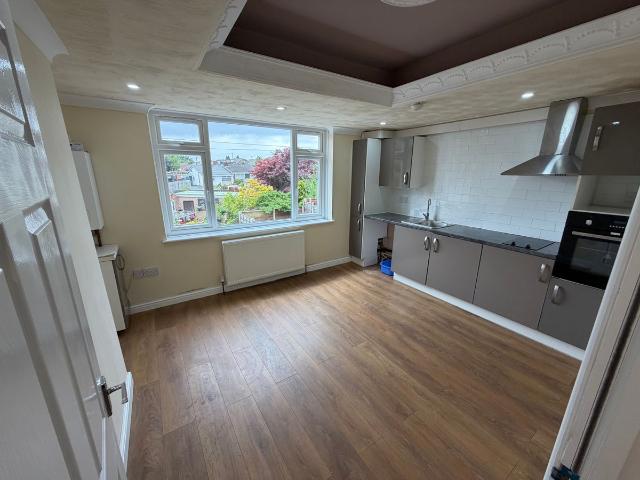Bury Road, Bolton BL2, 2 bed flat to rent, £950 pcm | PrimeLocation