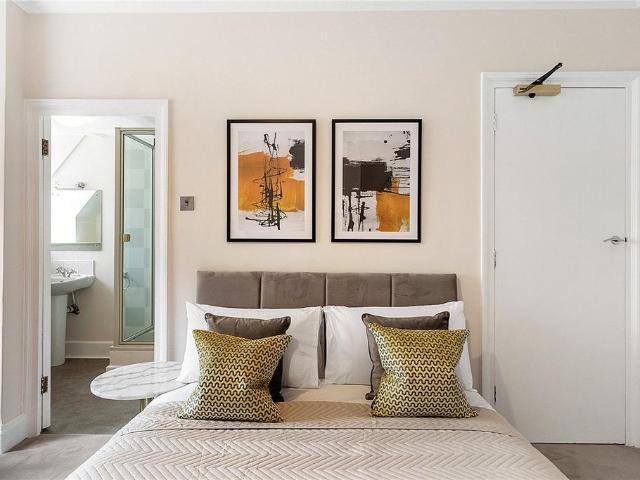Bury Street, St James's, London, SW1Y Studio to rent £2,500 pcm £577 pw