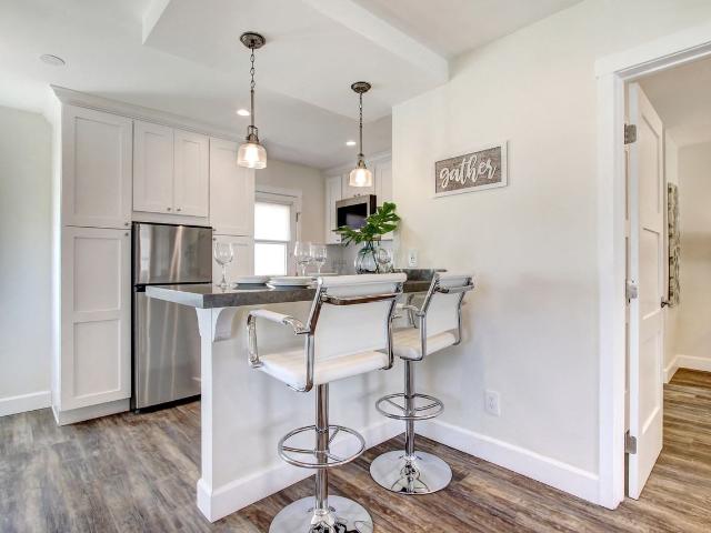 Burbank Commons 1 Bedroom Apartment for Rent at 1781 N Hollywood Way, Burbank, CA 91505 Northwest District
