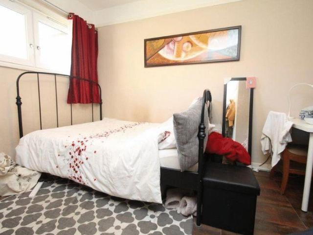 Burbage Close, SE1 3 bed apartment to rent £14,733 pcm £3,400 pw