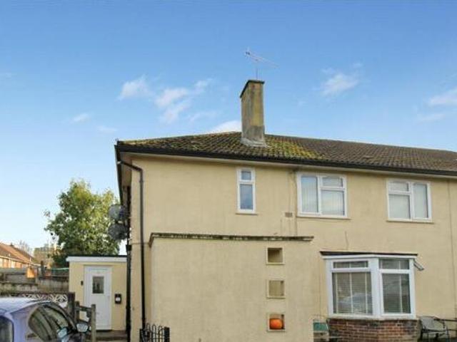 Burbage Road, Penhill, 2 Bedroom Maisonette