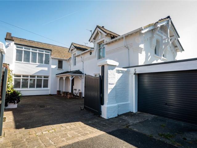Burbo Bank Road, Liverpool, L23 4 bed house to rent £5,500 pcm £1,269 pw