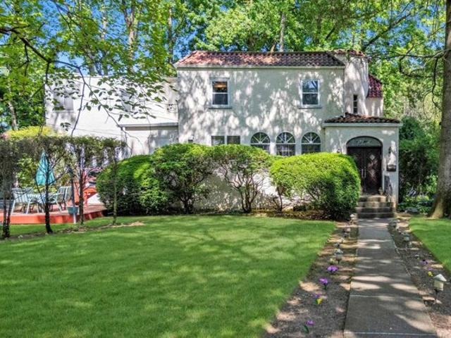 Burbury Ln, Great Neck, Home For Sale