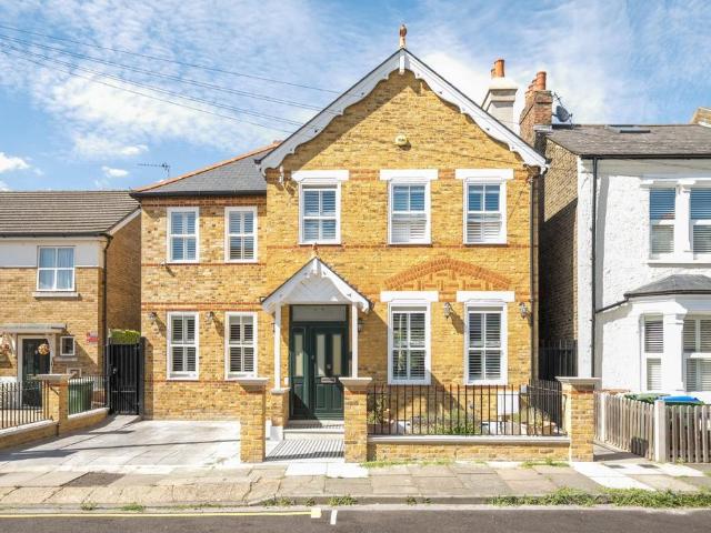 Burcharbro Road, Abbey Wood, London, SE2 5 bed detached house to rent £3,500 pcm £808 pw