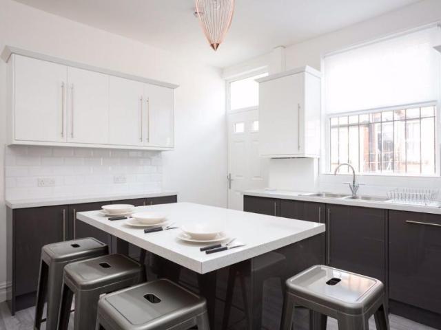 Burchett Grove, Leeds LS6 6 bed house to rent £3,380 pcm £780 pw