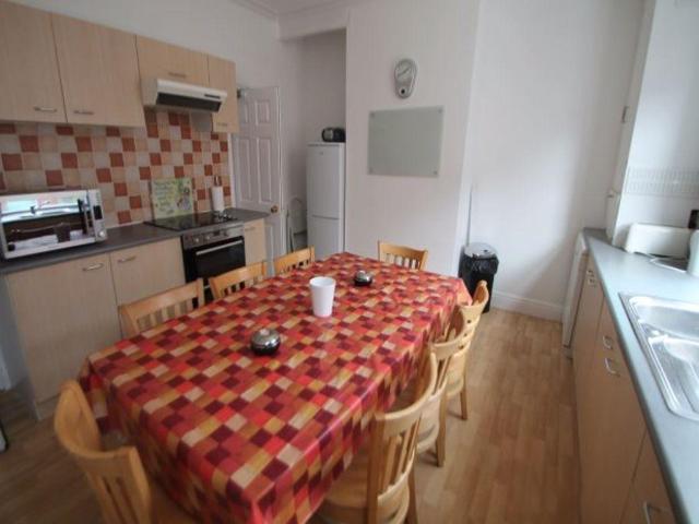 Burchett Place, Leeds 4 bed house to rent £2,097 pcm £484 pw