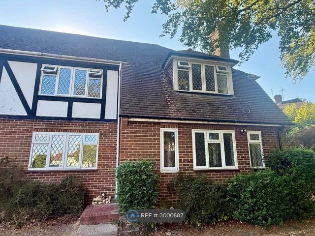 Burchell Court, Bushey WD23, 2 bed maisonette to rent, £1,750 pcm | PrimeLocation