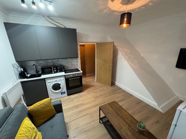 Burdett Road, London E14, 1 bed flat to rent, £1,900 pcm | PrimeLocation