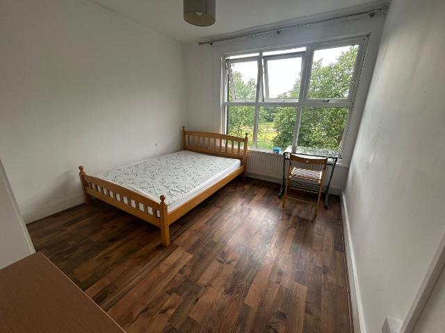 Burdett Road, London E3, Room to rent, £750 pcm | PrimeLocation