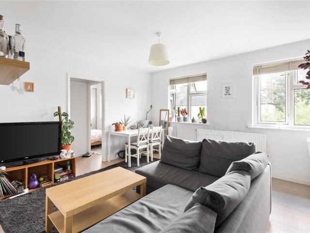 Burdett Road, Richmond, TW9
