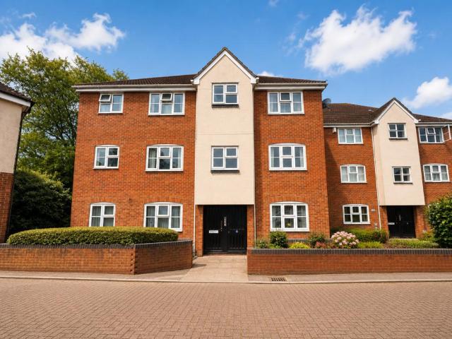 Burdetts Road, Dagenham, Essex 2 bed flat to rent £2,175 pcm £502 pw