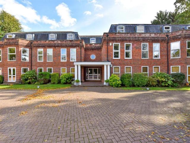 Burfield Road, Old Windsor, Windsor. 2 bed apartment to rent £1,995 pcm £460 pw