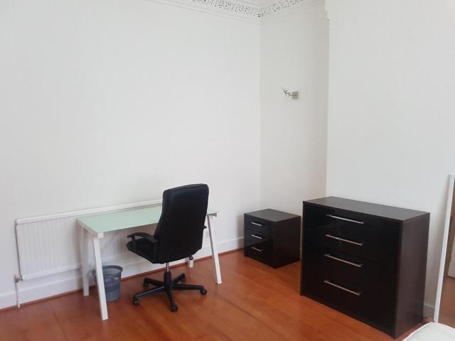 Burford Road 6 bed house share to rent £2,730 pcm £630 pw