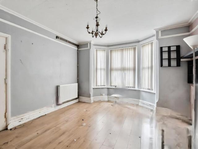 Burford Road, Evesham WR11, 2 bed flat to rent, £1,200 pcm | PrimeLocation
