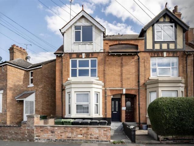 Burford Road, Evesham WR11 4 bed semi detached house to rent £3,100 pcm £715 pw
