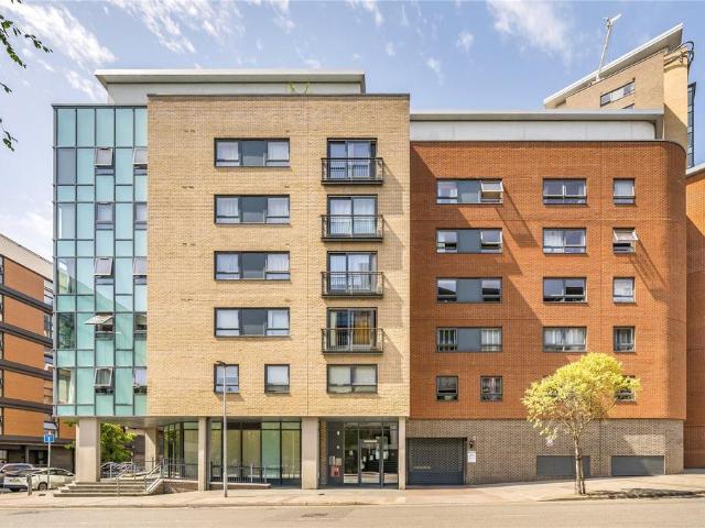 Burford Wharf Apartments, 3 Cam Road. 2 bed flat to rent £2,400 pcm £554 pw
