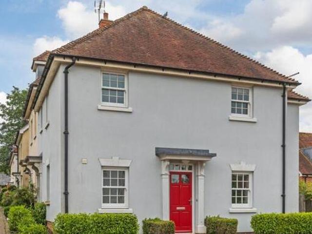 Burgage Mews, Alresford, 2 Bedroom Flat