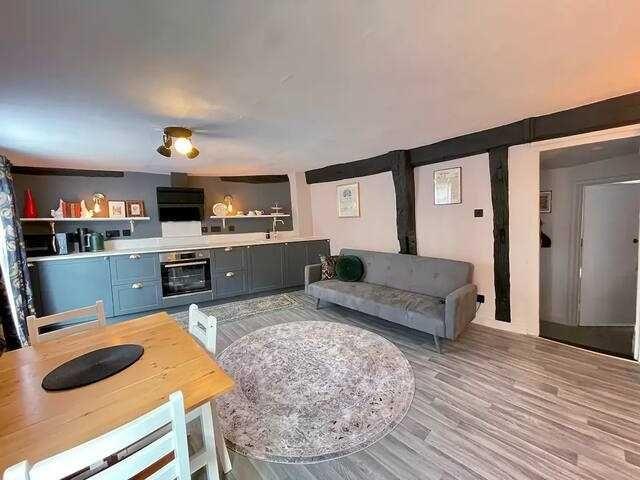 Burgate, Canterbury CT1, 2 bed flat to rent, £1,500 pcm | PrimeLocation