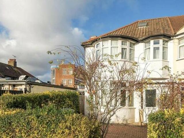 Burgess Avenue, London, 3 Bedroom End
