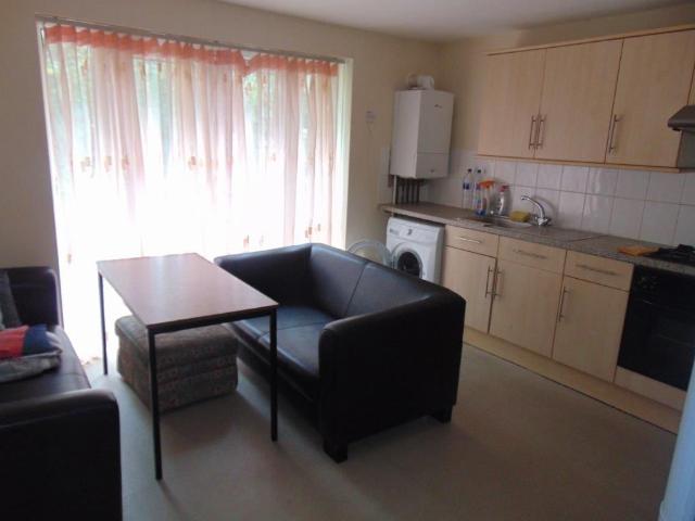 Burgess Road, Southampton SO16, 4 bed flat to rent, £2,000 pcm | PrimeLocation