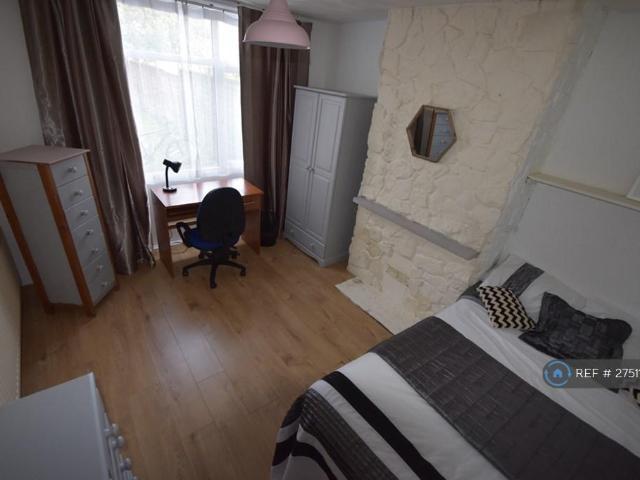 Burgess Road, Southampton, SO16 5 bed semi detached house to rent £1,950 pcm £450 pw