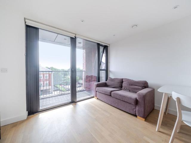 Burgess Springs, Chelmsford CM1, 1 bed flat to rent, £1,400 pcm | PrimeLocation