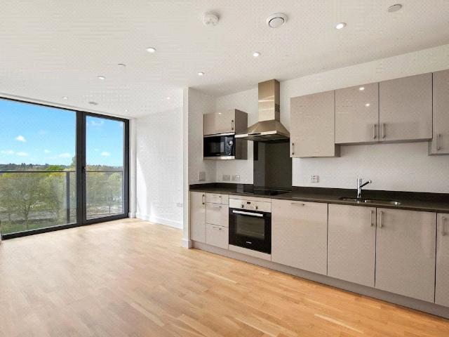 Burgess Springs, Chelmsford CM1, 1 bed flat to rent, £1,400 pcm | PrimeLocation