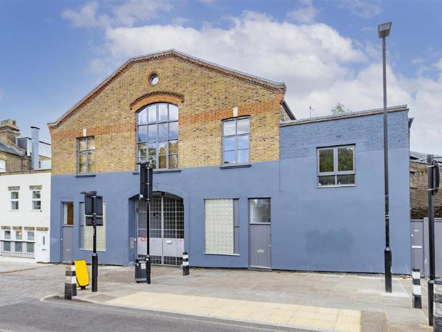 Burghley Road, London 2 bed house to rent £2,450 pcm £565 pw