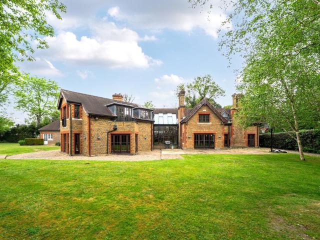 Burhill Estate, Hersham, KT12 4 bed detached house to rent £6,500 pcm £1,500 pw