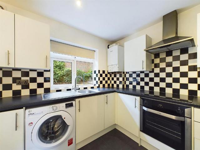 Burhill Grove, Middlesex HA5 2 bed flat to rent £1,575 pcm £363 pw