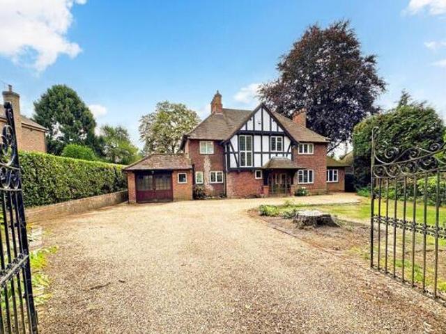 Burkes Road, Beaconsfield, 4 Bedroom Detached