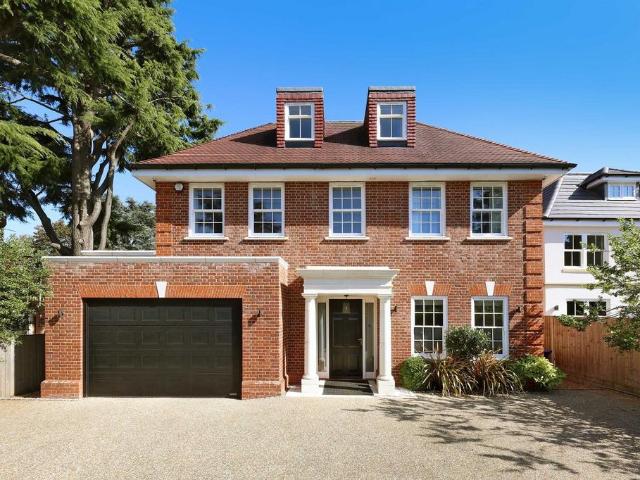 Burkes Road, Beaconsfield. 5 bed detached house to rent £12,500 pcm £2,885 pw