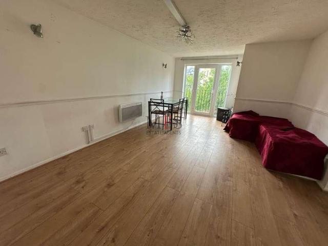 Burket Close, Norwood Green, UB2