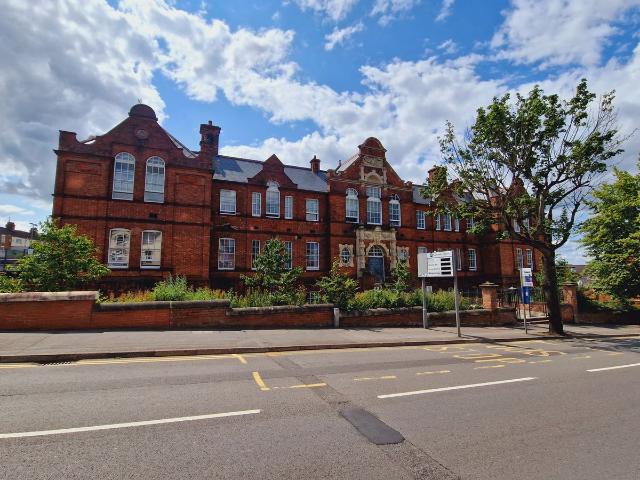 Burkhardt Hall, Swindon SN1, 2 bed flat to rent, £1,200 pcm | PrimeLocation