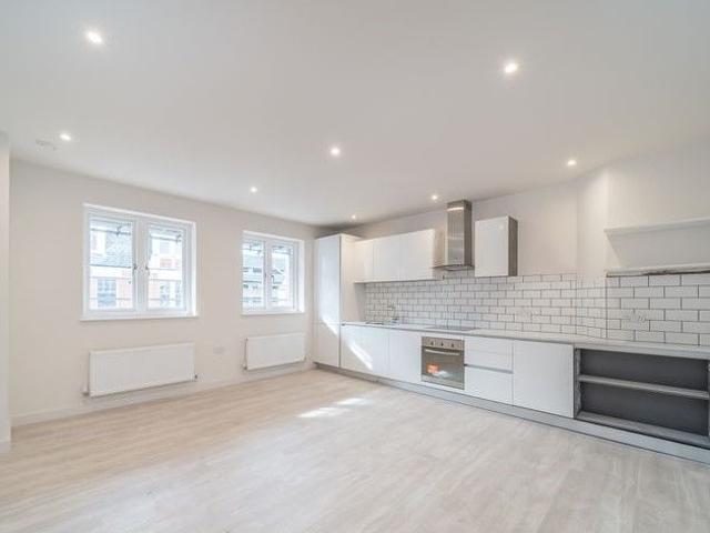 Burleigh Way, Enfield EN2, 2 bed flat to rent, £1,950 pcm | PrimeLocation