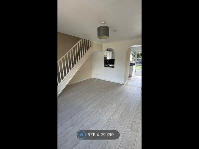 Burleigh Court, Buckingham MK18, 2 bed terraced house to rent, £1,300 pcm | PrimeLocation