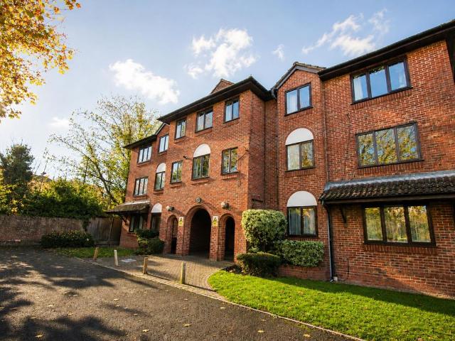 Burleigh Court, Leatherhead KT22, Studio to rent, £1,100 pcm | PrimeLocation
