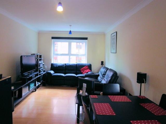 Burleigh Gardens, Woking, Surrey, GU21 5DJ