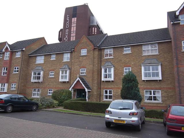Burleigh Gardens, Woking, Surrey GU21, 2 bed flat to rent, £1,450 pcm | PrimeLocation