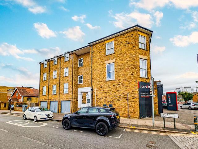 Burleigh Lodge, Montague Road, London 2 bed flat to rent £2,200 pcm £508 pw